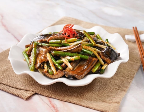 Stir-fried Yellow Eel with Garlic Shoot and Garlic Chive | Recipes ...